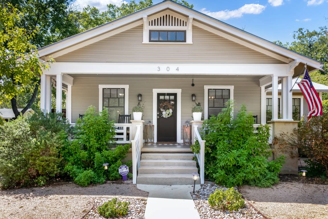 House ∙ 3 Bedrooms ∙ 8 Guests - Fredericksburg, TX