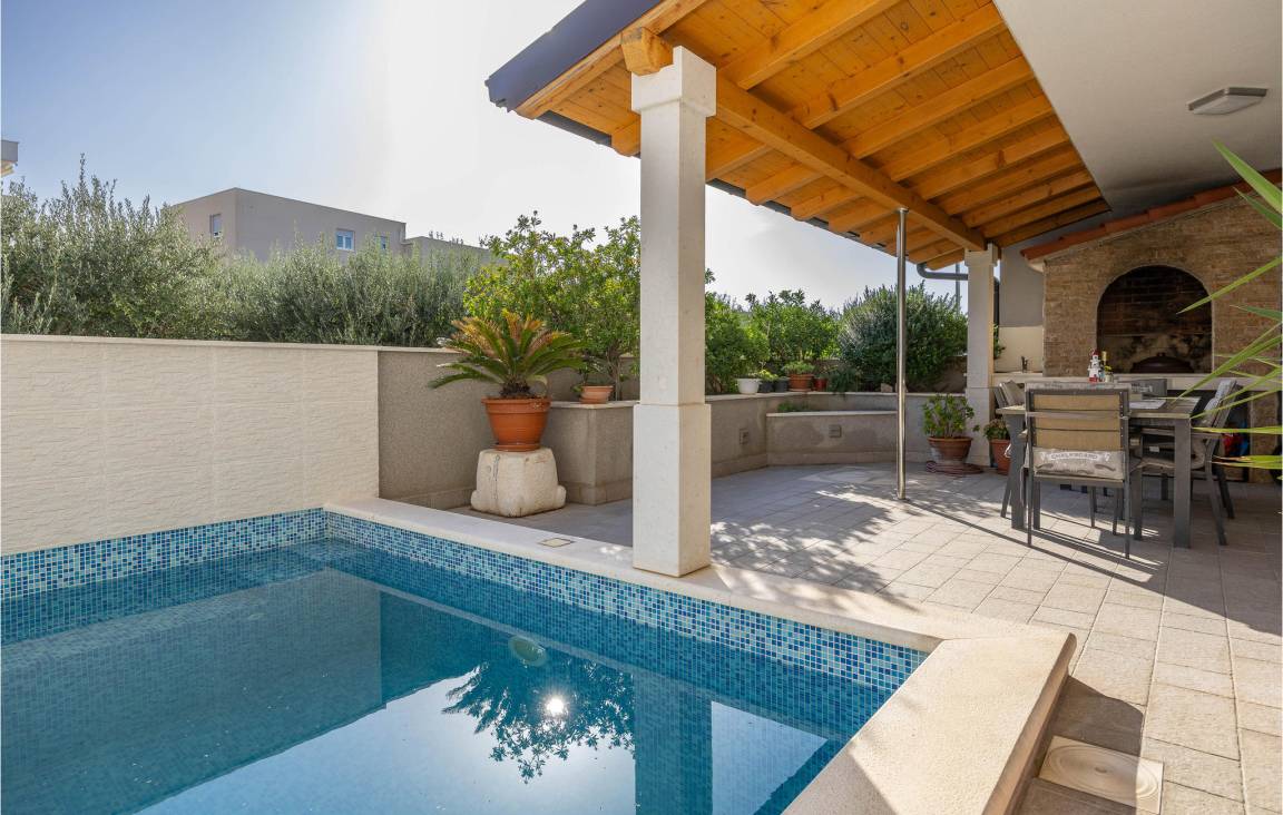 110 M² Apartment ∙ 2 Bedrooms ∙ 4 Guests - Podstrana