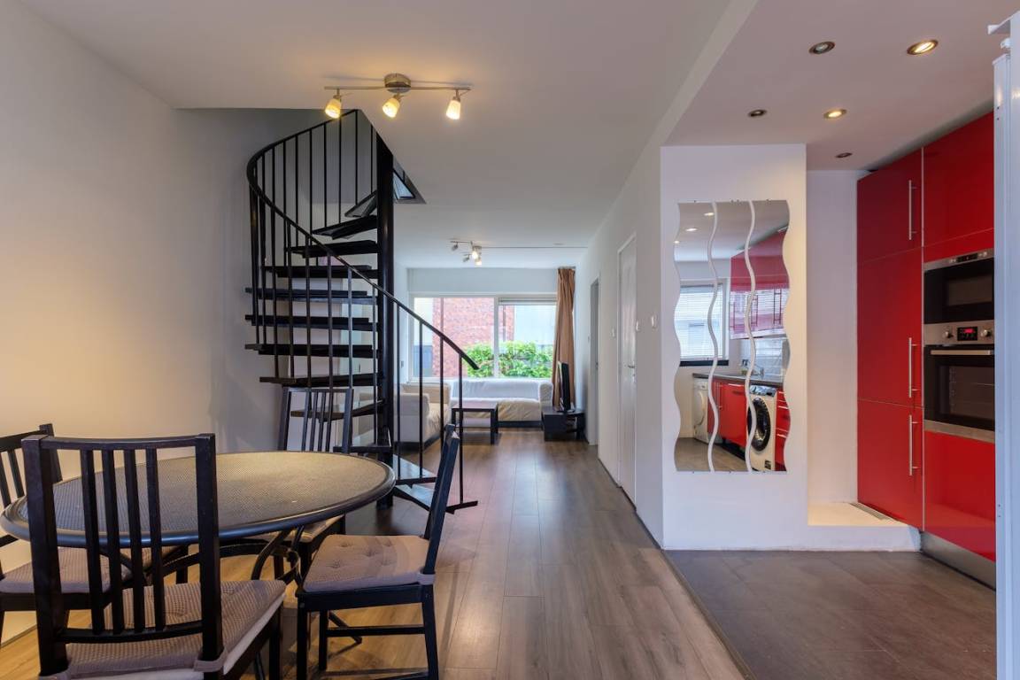 110 M² Apartment ∙ 5 Bedrooms ∙ 6 Guests - Hoofddorp