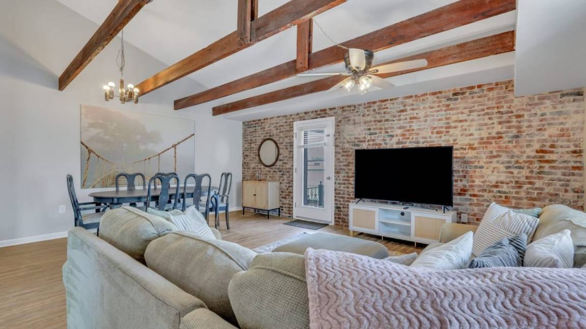 70 M² Loft ∙ 2 Bedrooms ∙ 4 Guests - Statesboro, GA