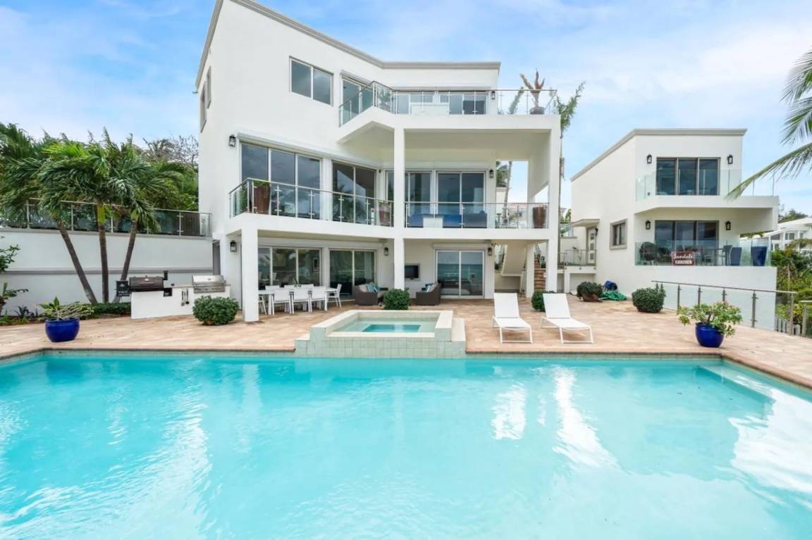 445 M² Talo ∙ 5 Makuuhuonetta ∙ 10 Vierasta - Nassau