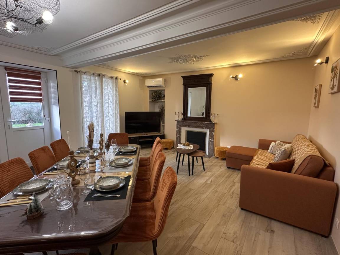 109 M² Gîte ∙ 3 Chambres ∙ 6 Personnes - Allier