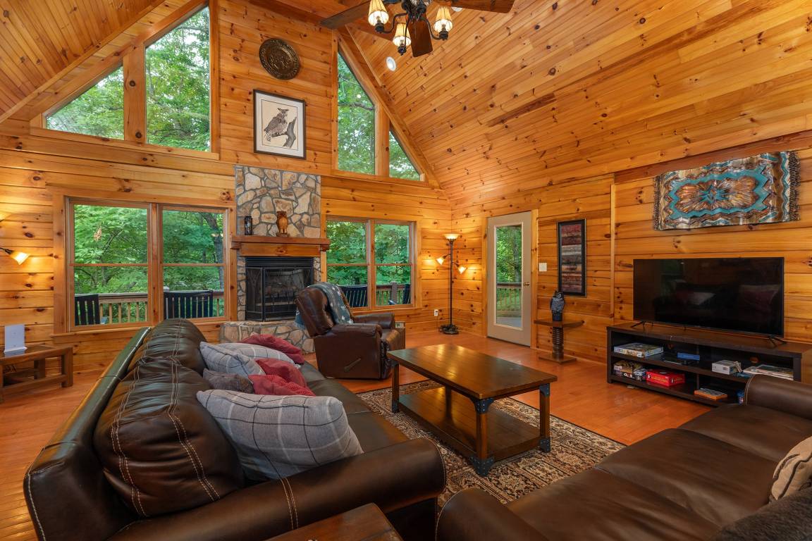 381 M² Cabin ∙ 5 Bedrooms ∙ 14 Guests - Black Mountain, NC