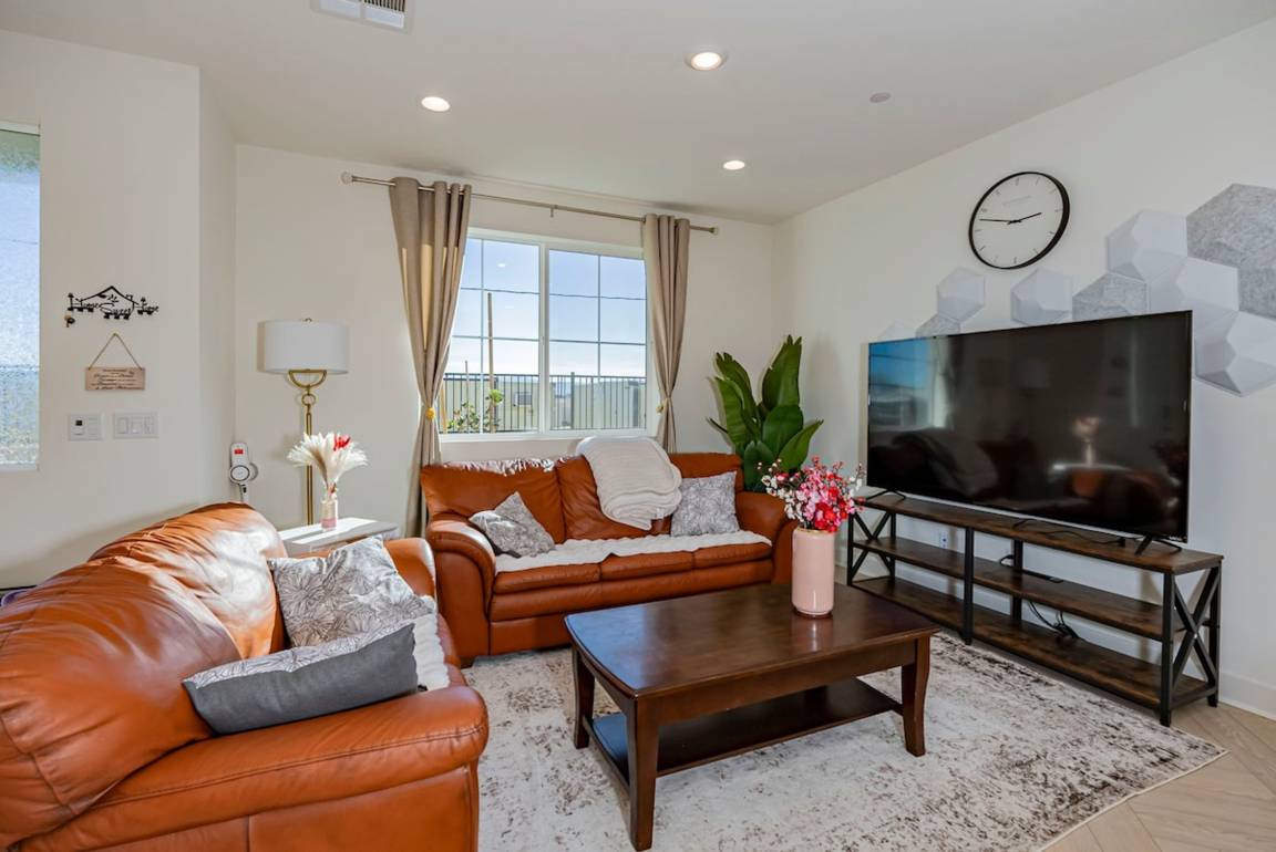 Apartment ∙ 3 Bedrooms ∙ 6 Guests - Jurupa Valley, CA