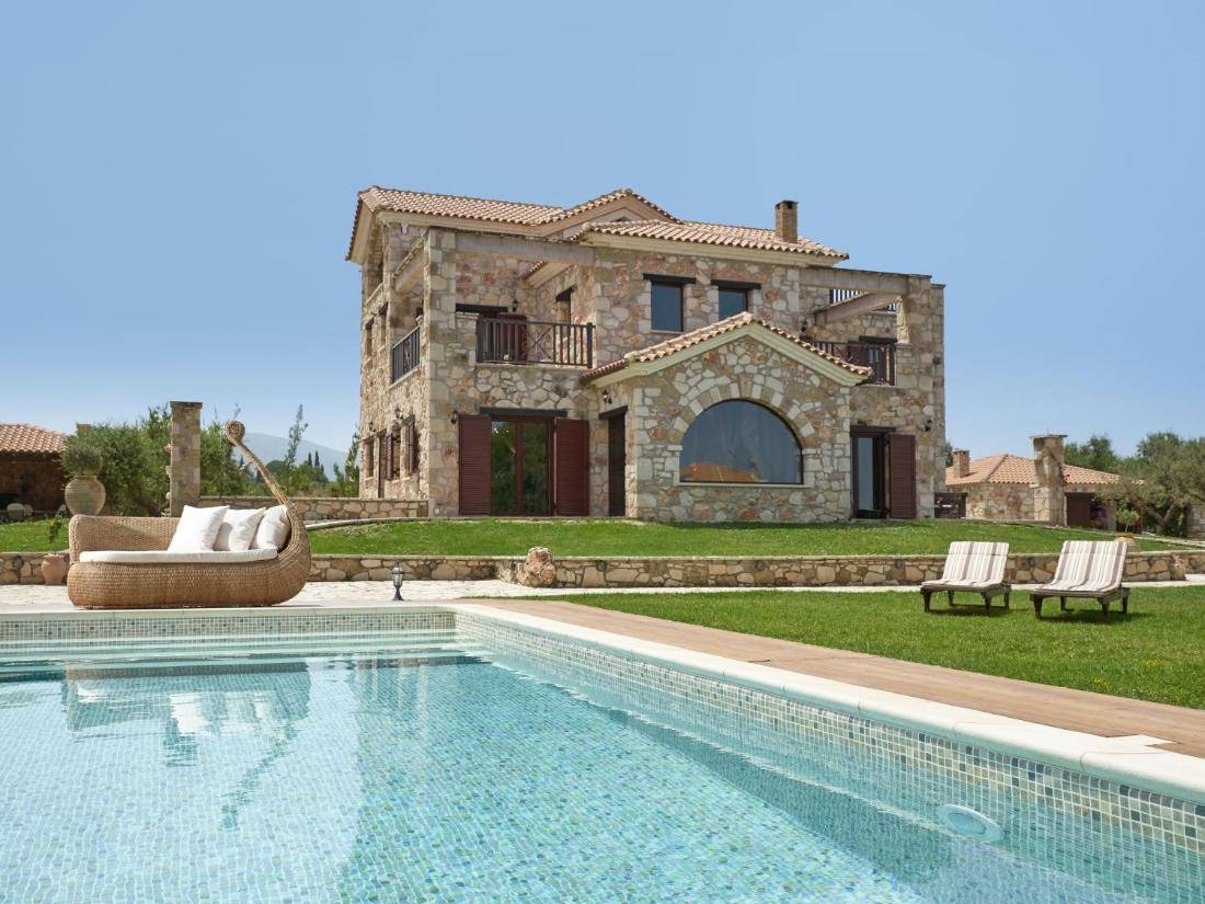 250 M² Villa ∙ 5 Bedrooms ∙ 10 Guests - Kalamaki