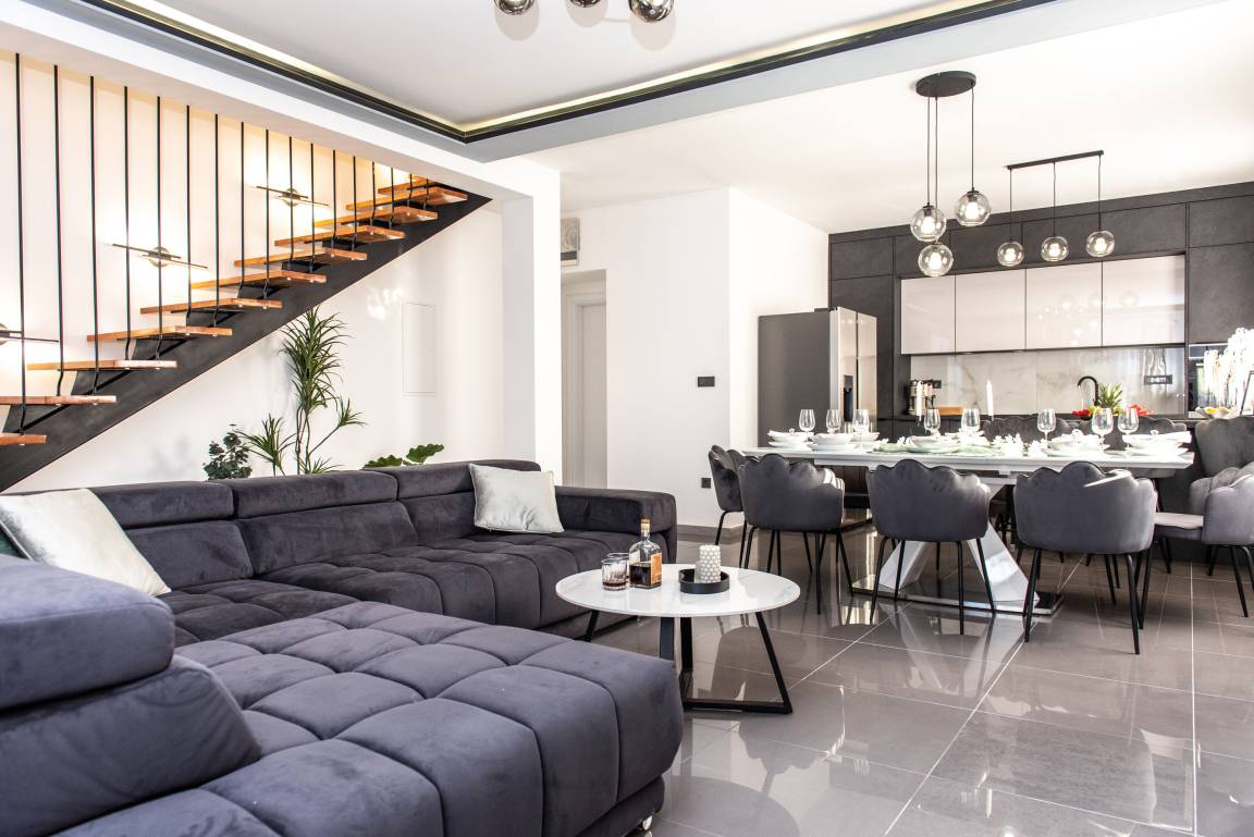 130 M² Apartment ∙ 3 Bedrooms ∙ 6 Guests - Brač