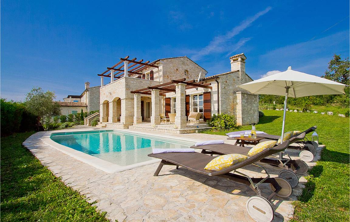 250 M² Maison De Vacances ∙ 4 Chambres ∙ 8 Personnes - Buzet