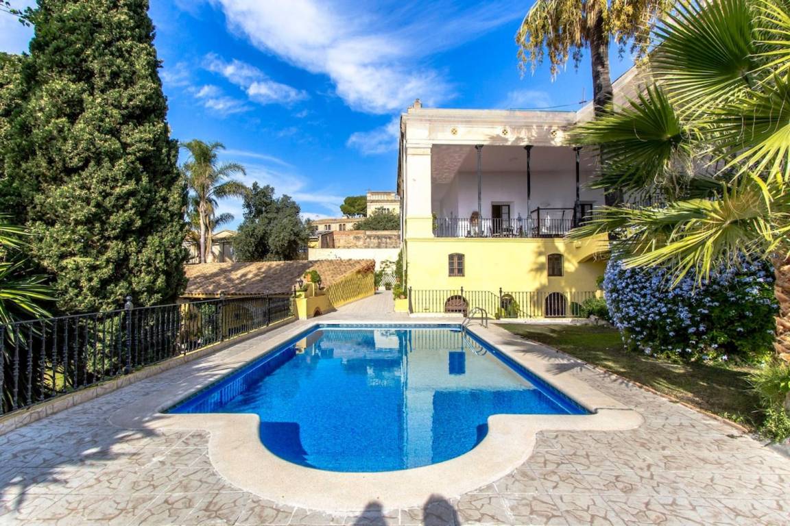 2000 M² Villa ∙ 15 Habitaciones ∙ 39 Huéspedes - Calafell