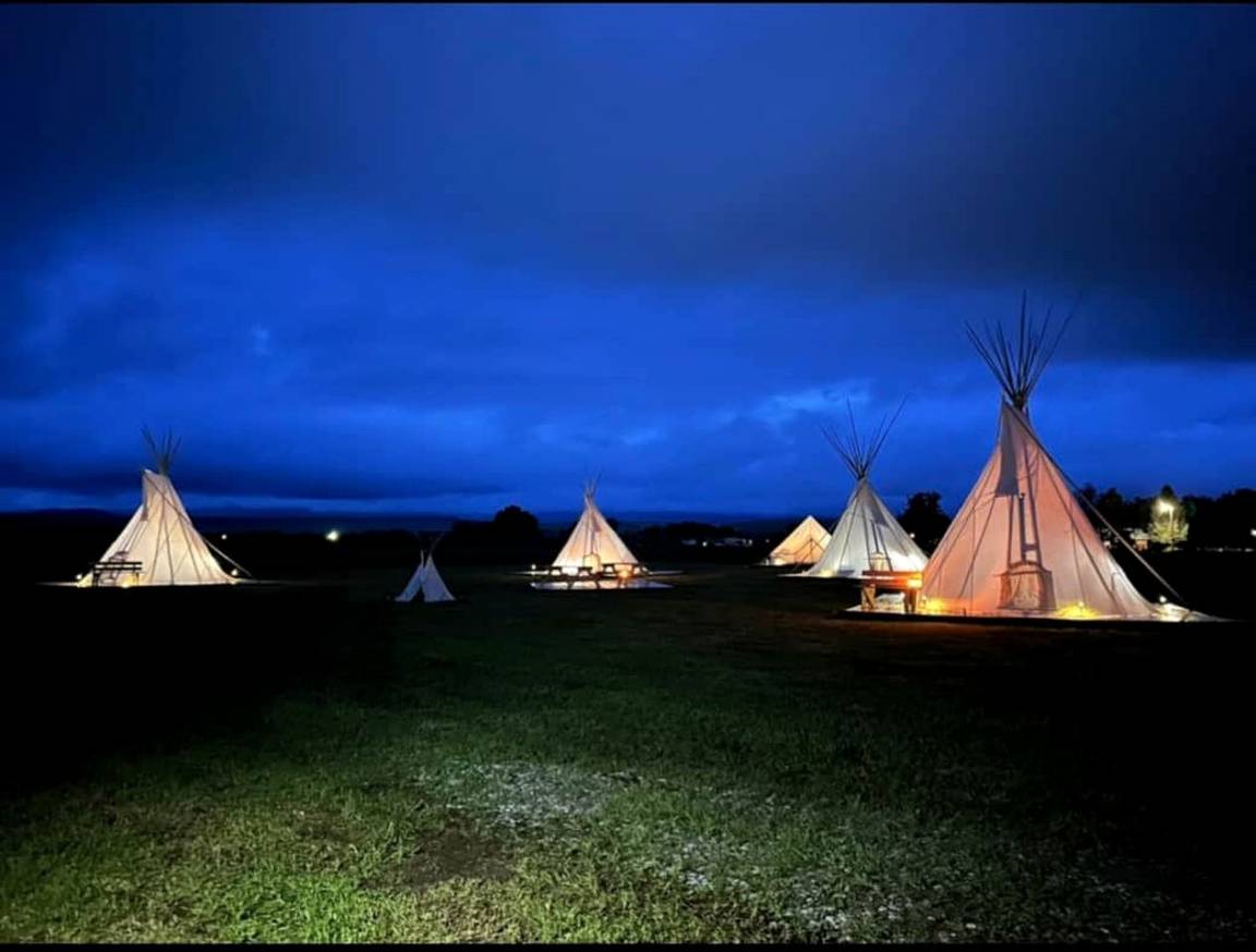Camping ∙ 1 Bedroom ∙ 4 Guests - Wyoming