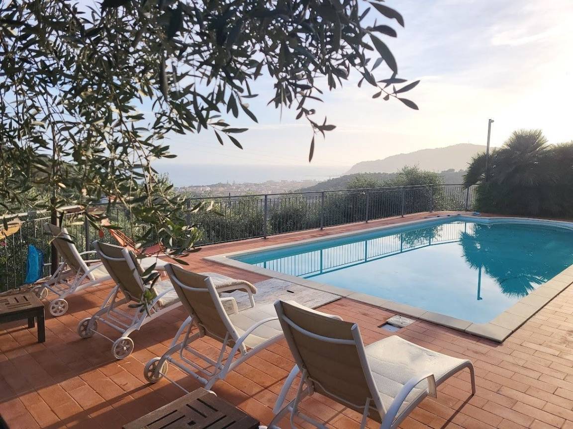 90 M² Appartamento Vacanza ∙ 2 Camere Da Letto ∙ 4 Ospiti - Diano Marina