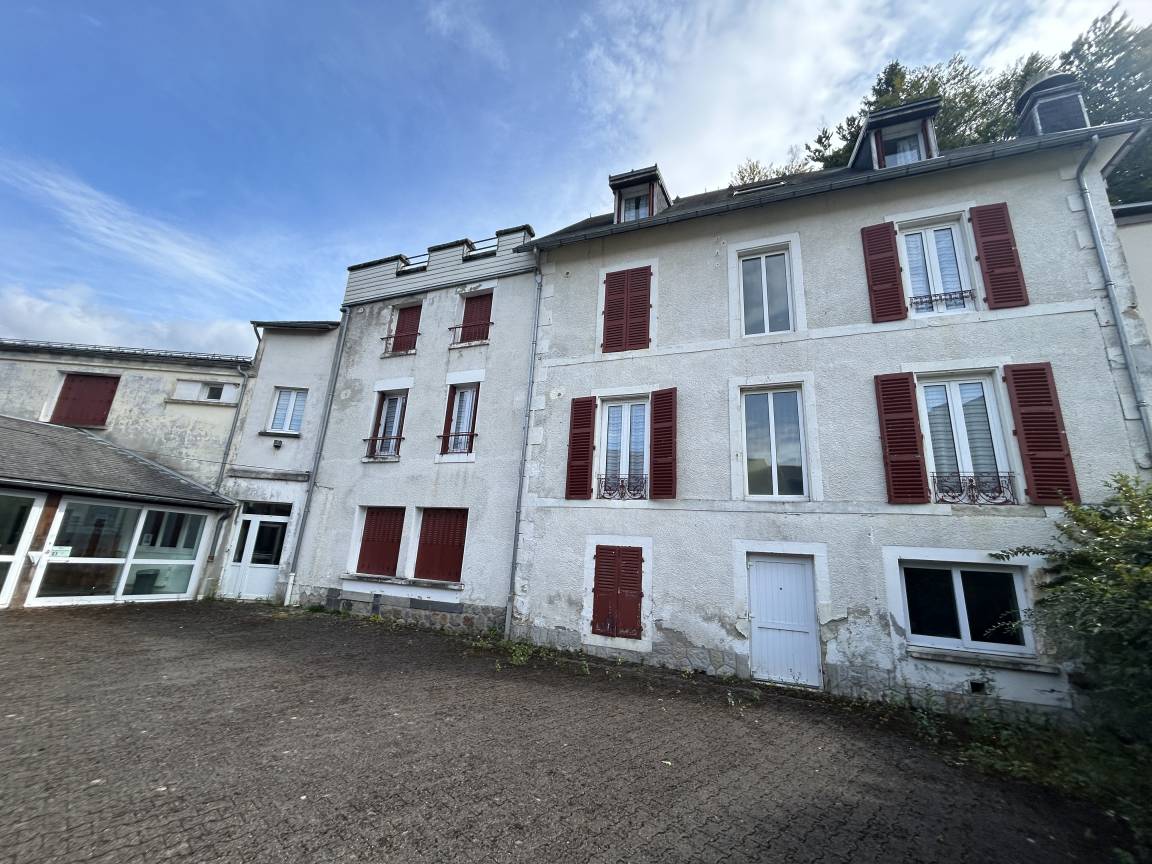 1250 M² Gîte ∙ 28 Chambres ∙ 95 Personnes - Picherande