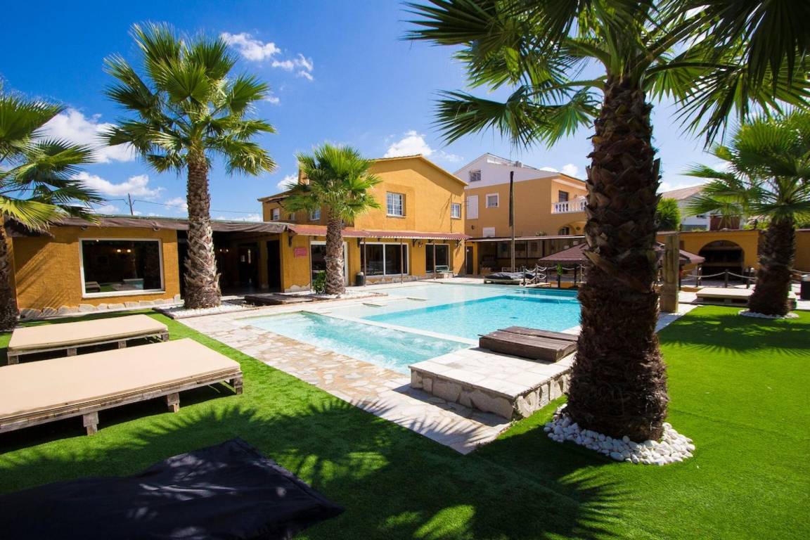 300 M² Villa ∙ 7 Habitaciones ∙ 16 Huéspedes - Terrassa