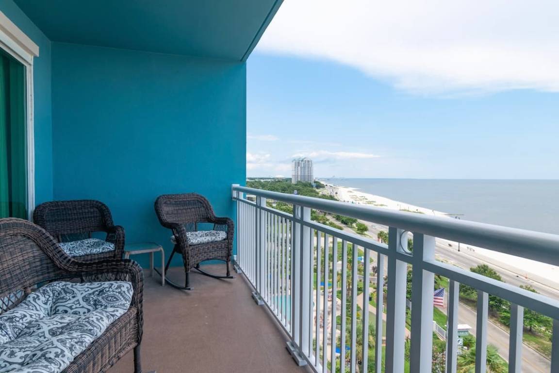 Apartment ∙ 2 Bedrooms ∙ 4 Guests - Gulfport, MS