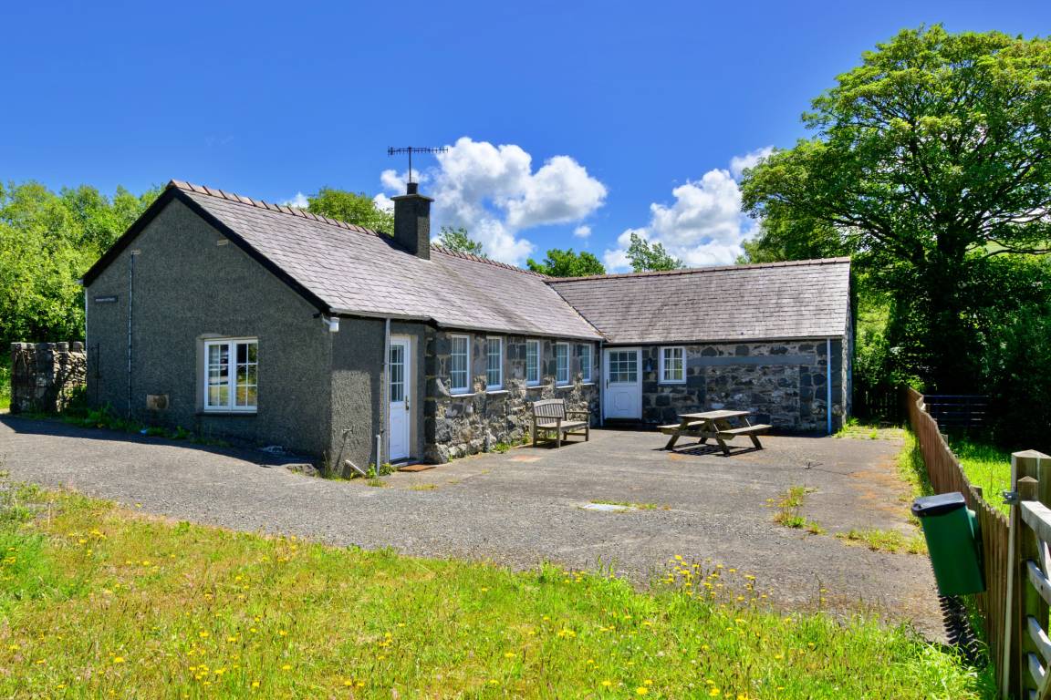 120 M² Cottage ∙ 3 Bedrooms ∙ 6 Guests - Pwllheli