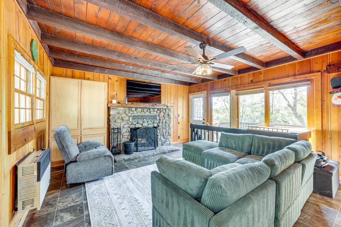 108 M² House ∙ 2 Bedrooms ∙ 6 Guests - Running Springs, CA
