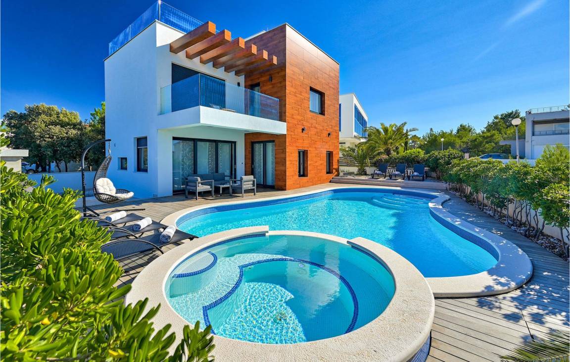 200 M² House ∙ 4 Bedrooms ∙ 8 Guests - Zaton