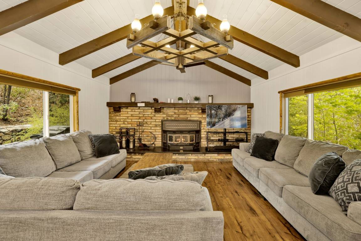 233 M² Cabin ∙ 4 Bedrooms ∙ 13 Guests - Big Bear Lake, CA