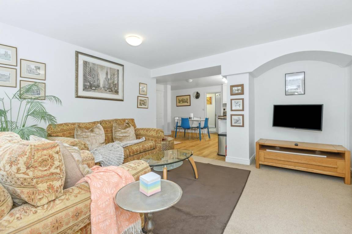 56 M² House ∙ 2 Bedrooms ∙ 4 Guests - Leeds