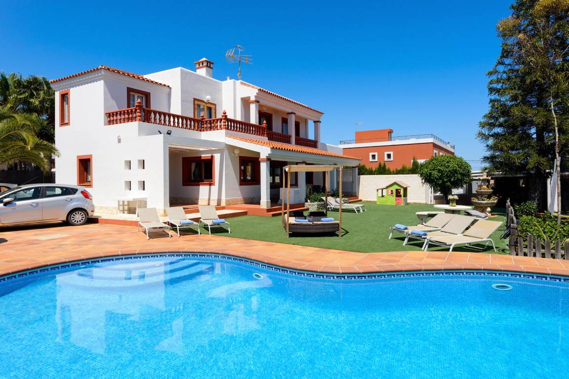 315 M² Villa ∙ 4 Bedrooms ∙ 8 Guests - Ibiza City