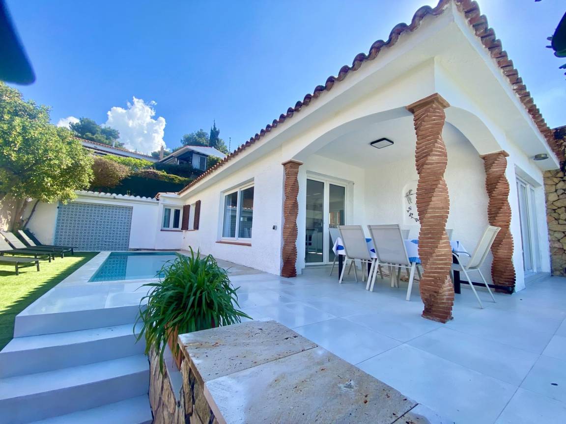 82 M² Villa ∙ 3 Bedrooms ∙ 6 Guests - Lloret de Mar