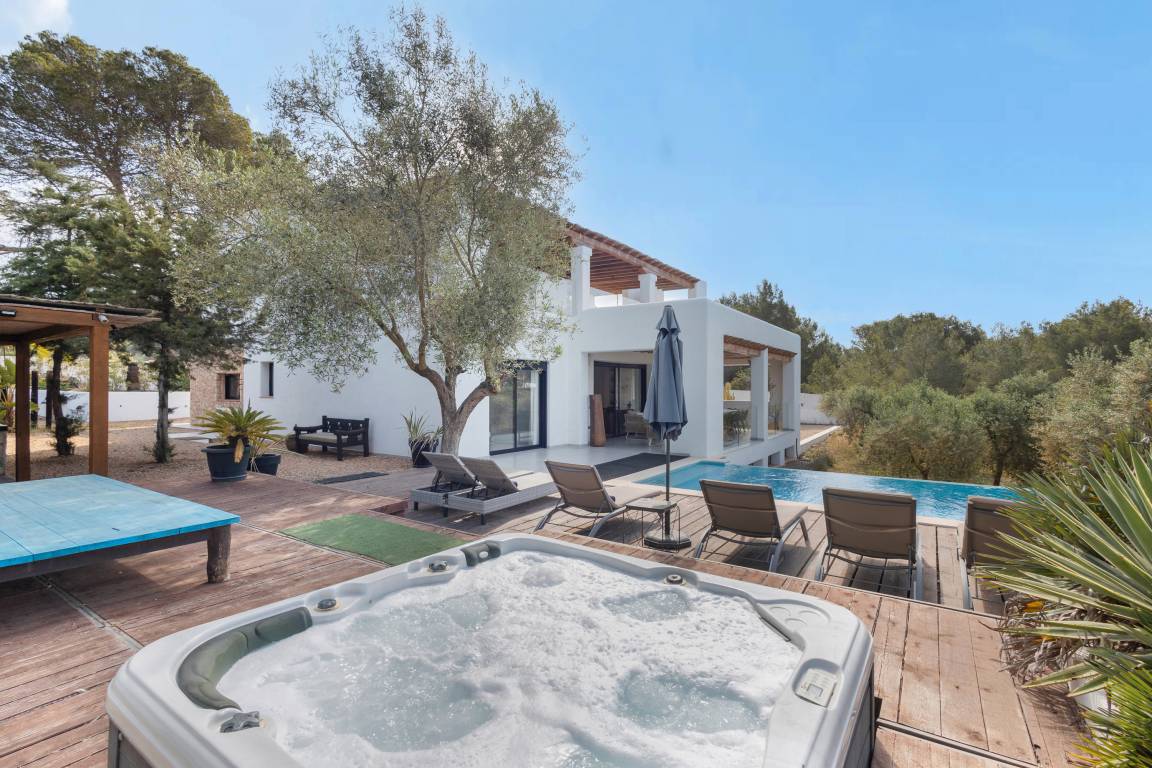 480 M² Villa ∙ 4 Habitaciones ∙ 8 Huéspedes - Islas de Ibiza