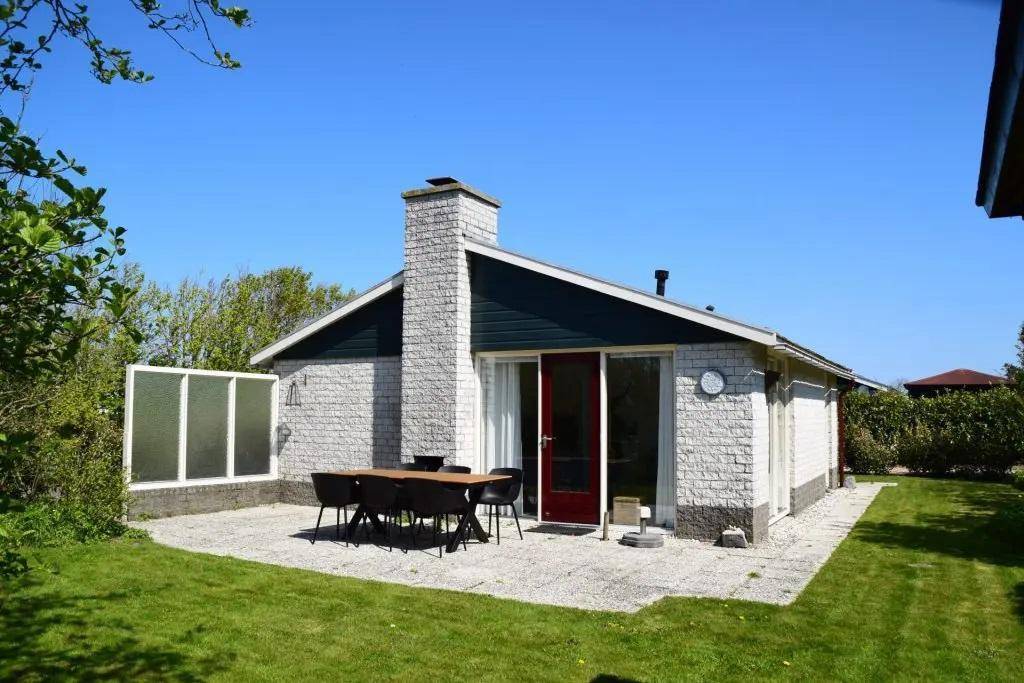 Bungalow ∙ 2 Bedrooms ∙ 4 Guests - Alkmaar