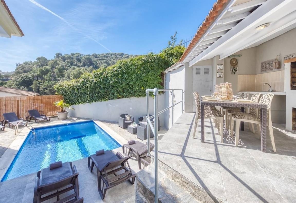 120 M² Villa ∙ 4 Bedrooms ∙ 10 Guests - Lloret de Mar