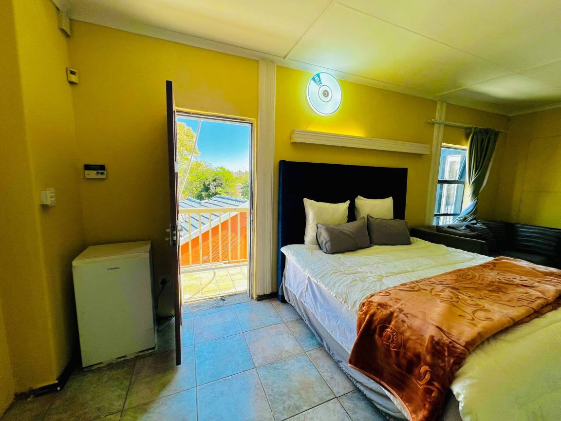 350 M² Private Room ∙ 1 Bedroom ∙ 2 Guests - Krugersdorp