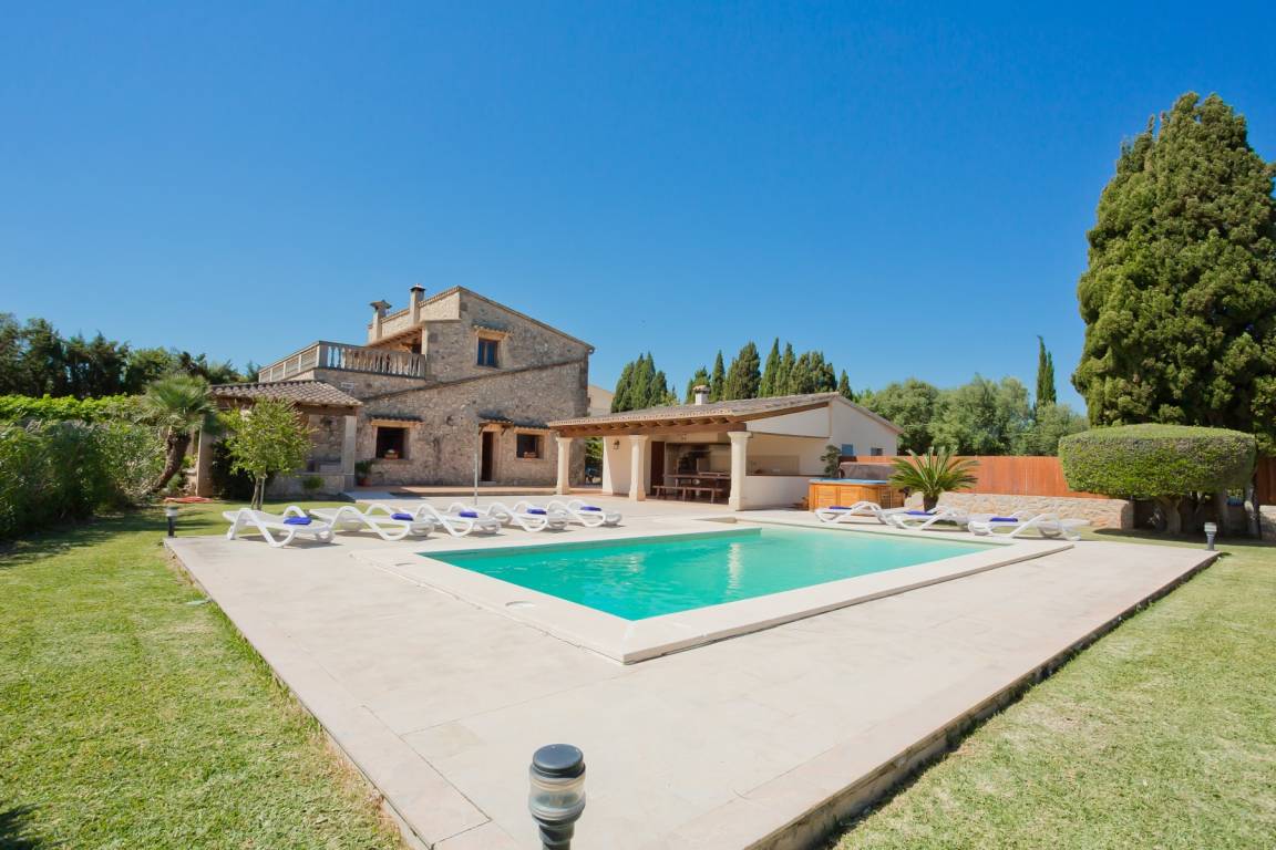 140 M² Villa ∙ 4 Bedrooms ∙ 8 Guests - Mallorca