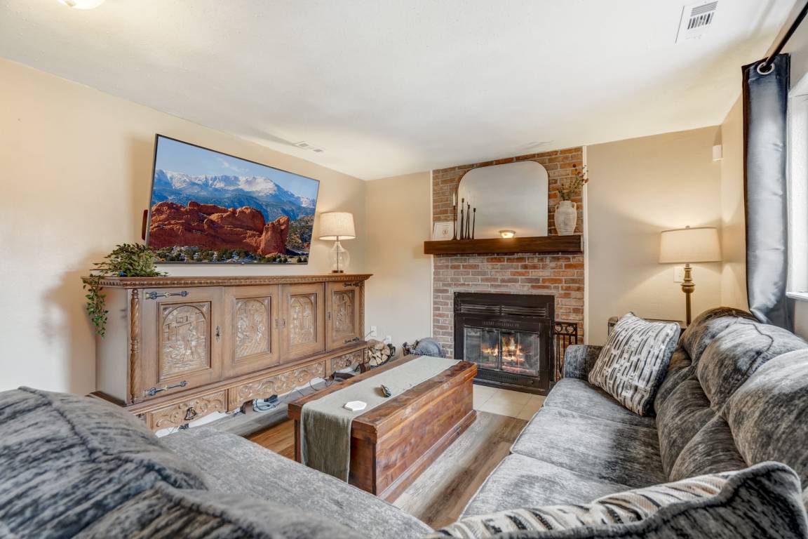 House ∙ 3 Bedrooms ∙ 6 Guests - Colorado Springs, CO