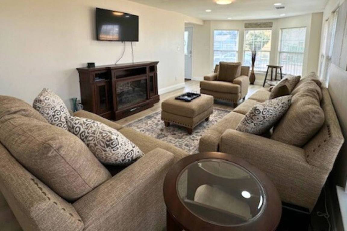 316 M² House ∙ 3 Bedrooms ∙ 8 Guests - Houston, TX