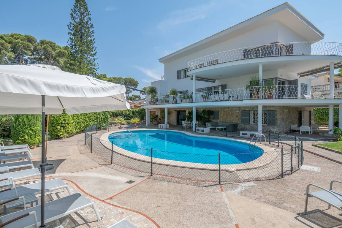 670 M² Villa ∙ 8 Slaapkamers ∙ 12 Gasten - El Arenal