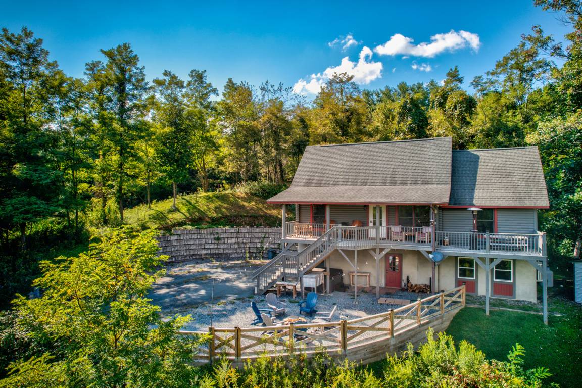 Cabin ∙ 3 Bedrooms ∙ 10 Guests - Valle Crucis, NC