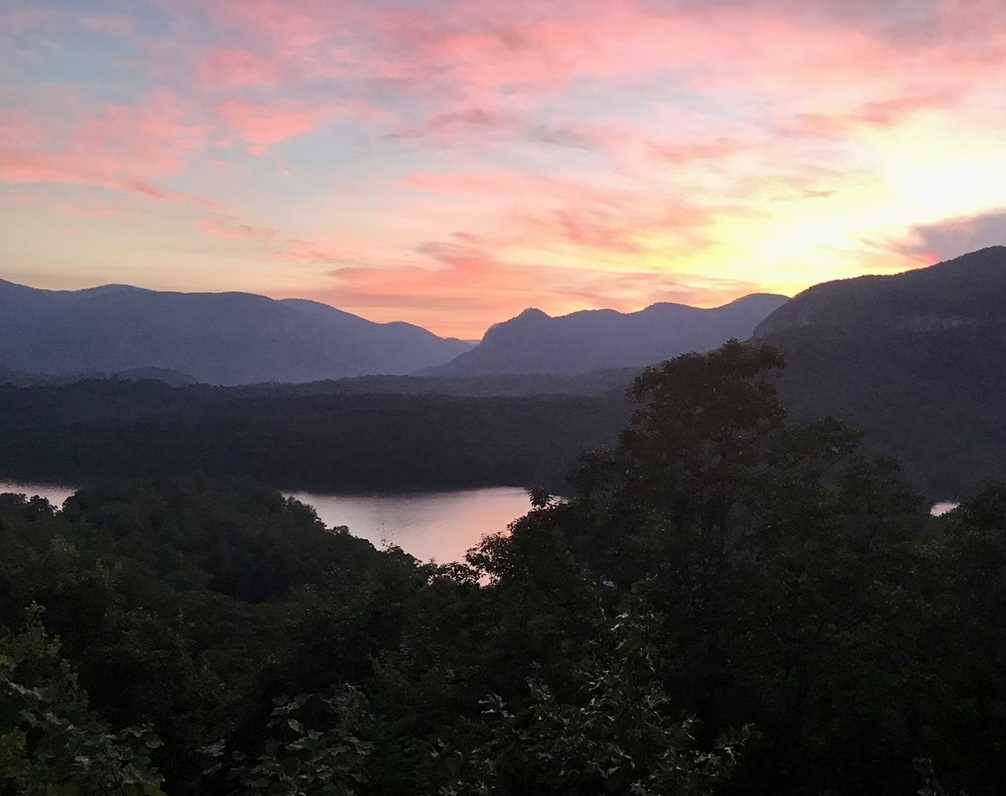 Cabin ∙ 4 Bedrooms ∙ 8 Guests - North Carolina