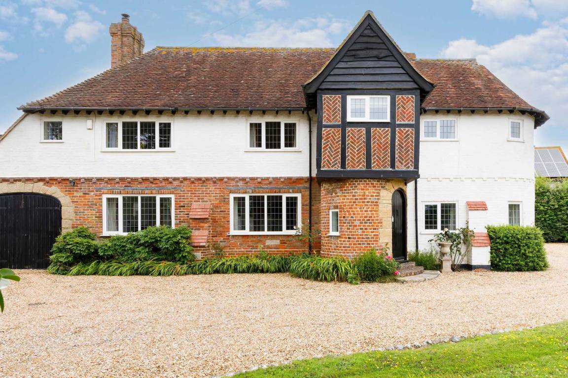 232 M² House ∙ 4 Bedrooms ∙ 10 Guests - Selsey