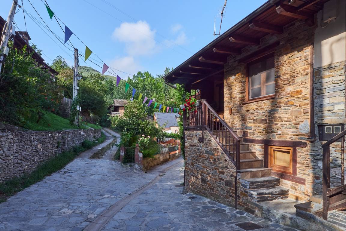 40 M² House ∙ 2 Bedrooms ∙ 4 Guests - Ponferrada