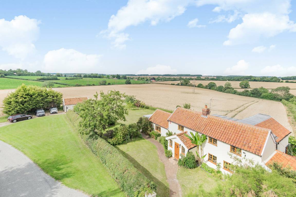 Cottage ∙ 5 Bedrooms ∙ 9 Guests - Saxmundham