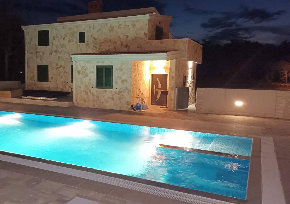 130 M² Apartment ∙ 2 Bedrooms ∙ 4 Guests - Vir