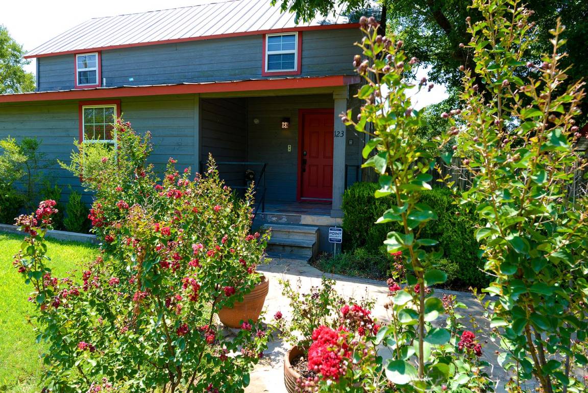 House ∙ 3 Bedrooms ∙ 8 Guests - Bastrop, TX