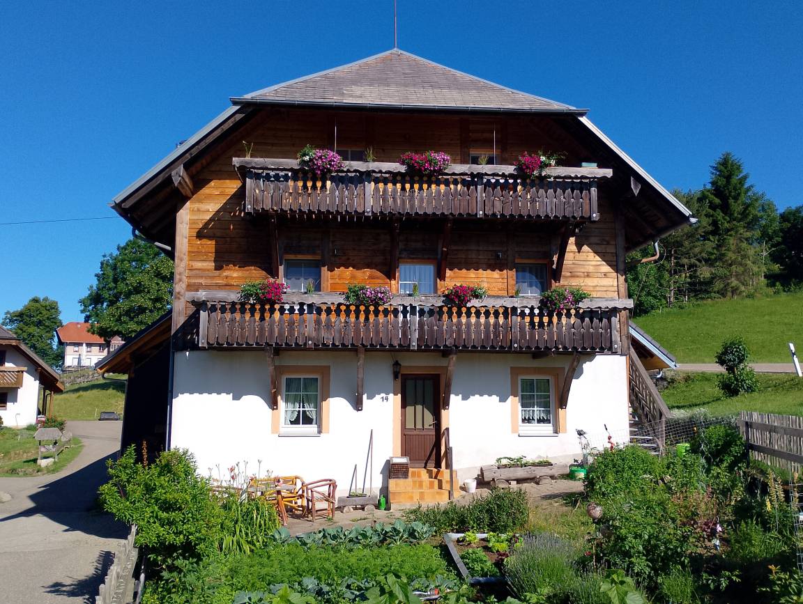 72 M² Ferienwohnung ∙ 1 Schlafzimmer ∙ 6 Gäste - Münstertal/Schwarzwald
