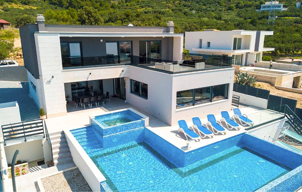 300 M² Maison De Vacances ∙ 4 Chambres ∙ 10 Personnes - Tučepi