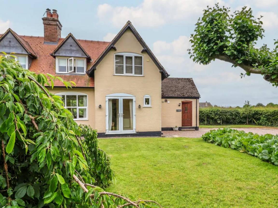 Cottage ∙ 2 Bedrooms ∙ 4 Guests - Whitchurch