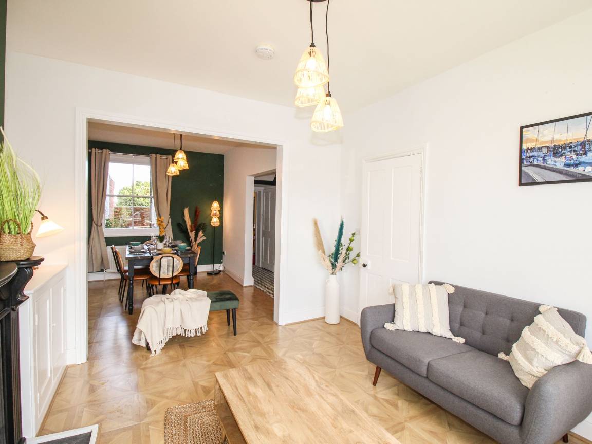 Cottage ∙ 3 Bedrooms ∙ 6 Guests - Weymouth