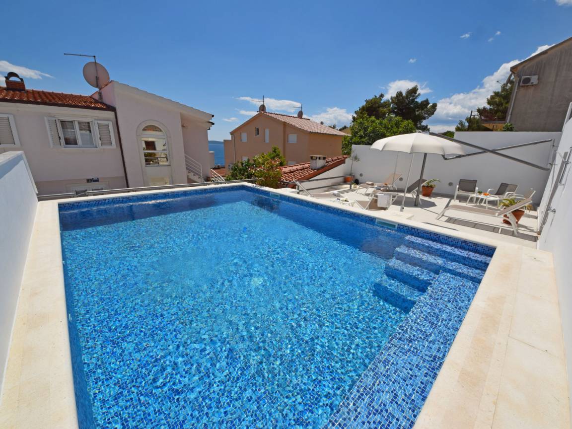 83 M² Apartment ∙ 2 Bedrooms ∙ 4 Guests - Okrug Gornji