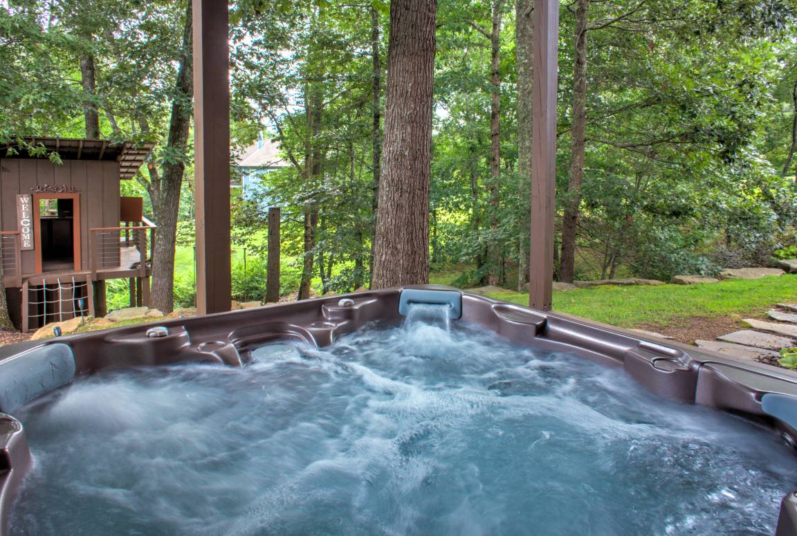 House ∙ 6 Bedrooms ∙ 16 Guests - Weaverville, NC