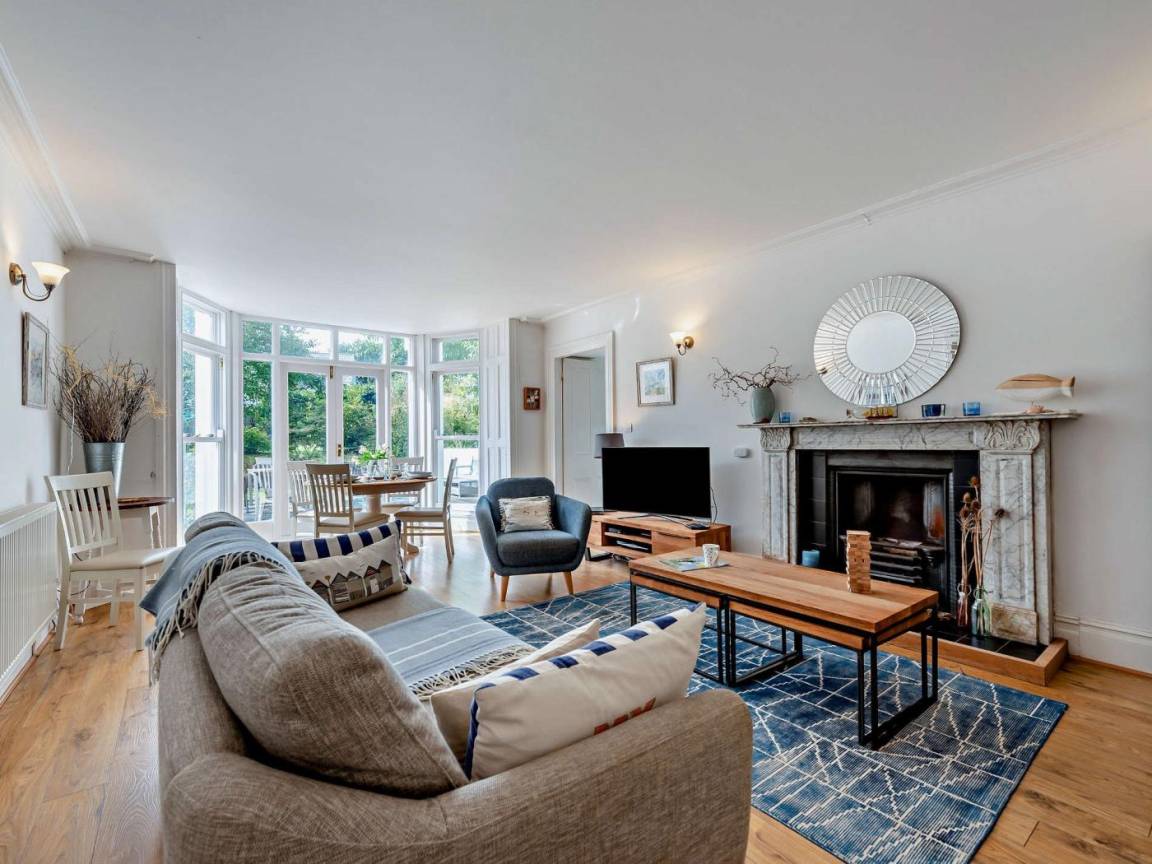 Apartment ∙ 3 Bedrooms ∙ 6 Guests - Tenby