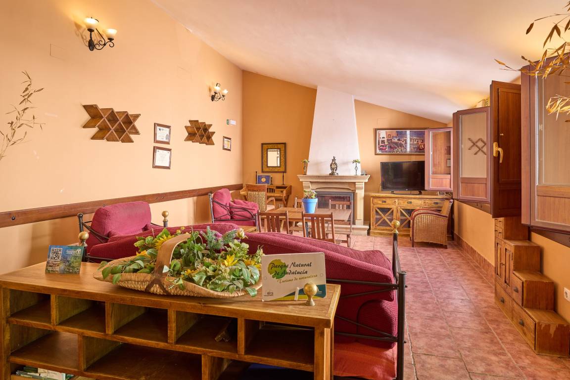 320 M² Casa ∙ 10 Habitaciones ∙ 22 Huéspedes - Fuente Palmera