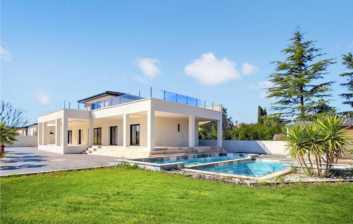 200 M² Maison De Vacances ∙ 4 Chambres ∙ 8 Personnes - Pont-Saint-Esprit