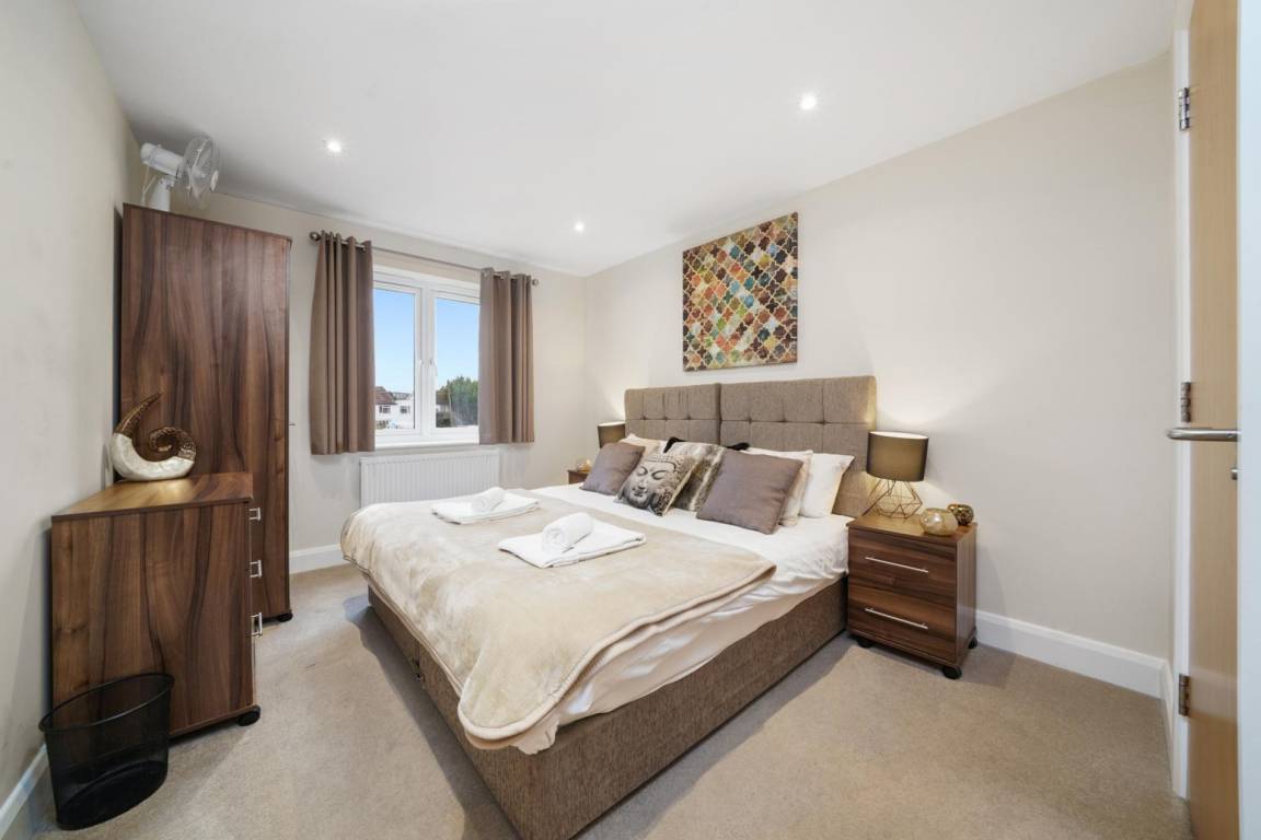 70 M² Apartment ∙ 2 Bedrooms ∙ 6 Guests - Staines-upon-Thames