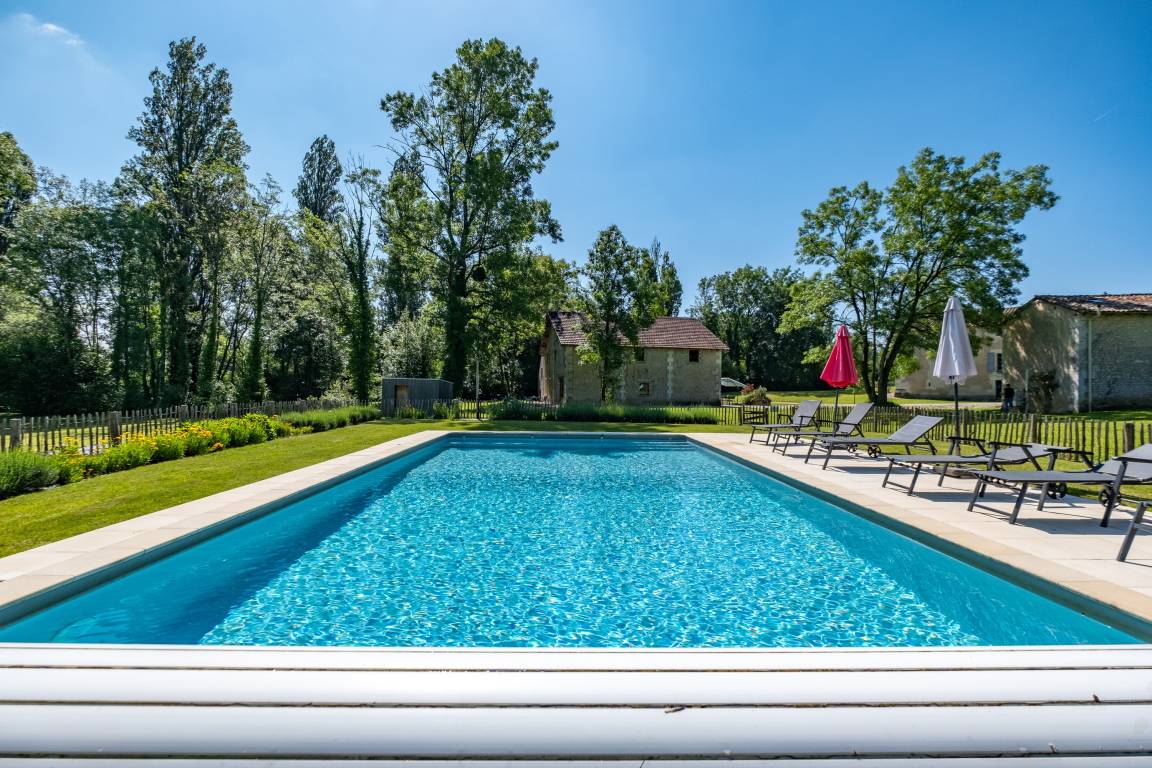 85 M² Maison De Vacances ∙ 2 Chambres ∙ 4 Personnes - Aubeterre-sur-Dronne